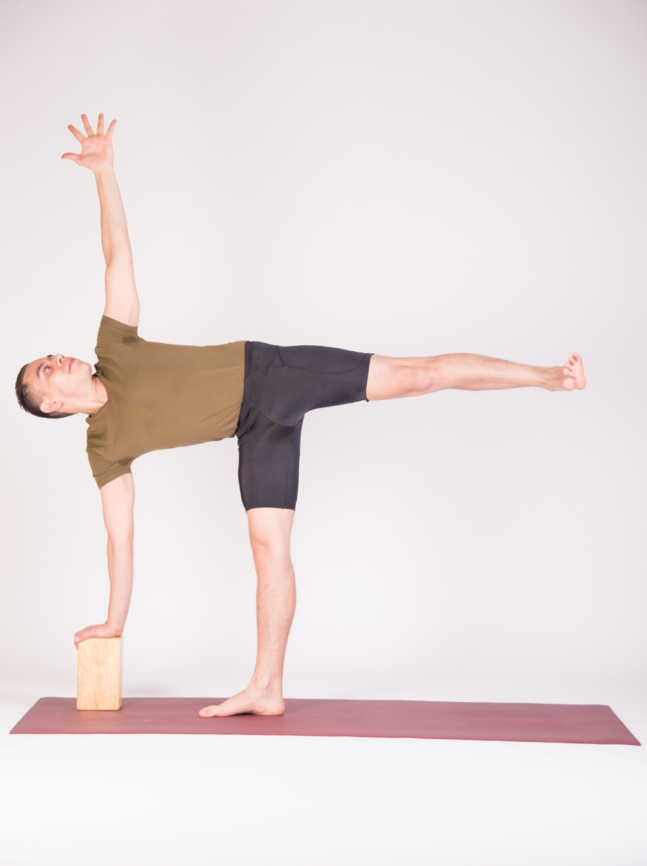 Ardha Chandrasana • Yoga Espacio